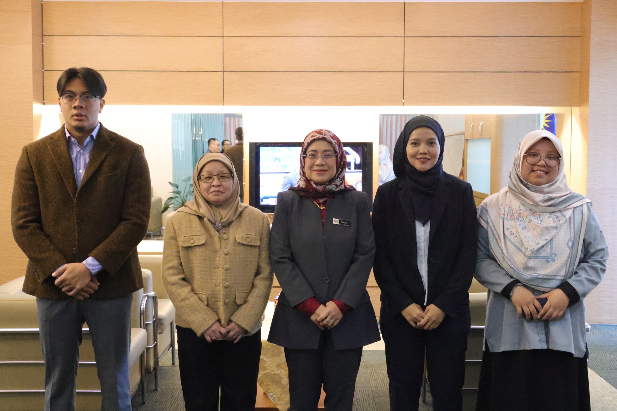 MOSTI Deputy Sec-Gen Meets Malaysian Participants of Lindau & CERN ...